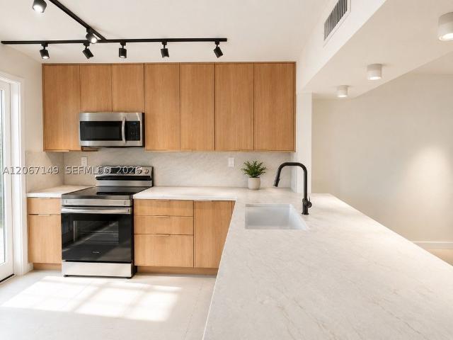 2 bedroom luxury Townhouse for rent in Miami Beach, United States
