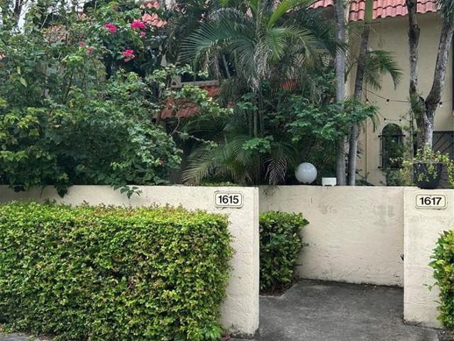 2 bedroom luxury Townhouse for rent in Miami, Florida