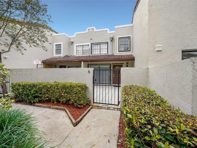 2 bedroom luxury Townhouse for rent in Miami, Florida