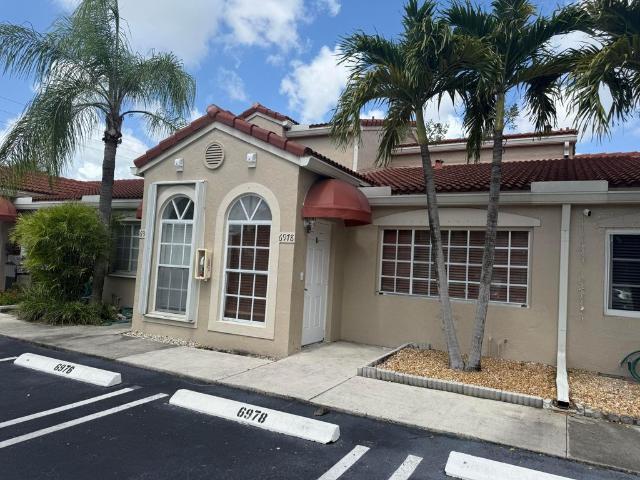 2 bedroom luxury Townhouse for rent in Miami Lakes, United States