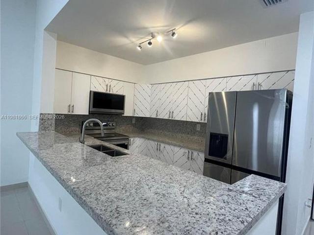 2 bedroom luxury Townhouse for rent in Miami Lakes, Florida