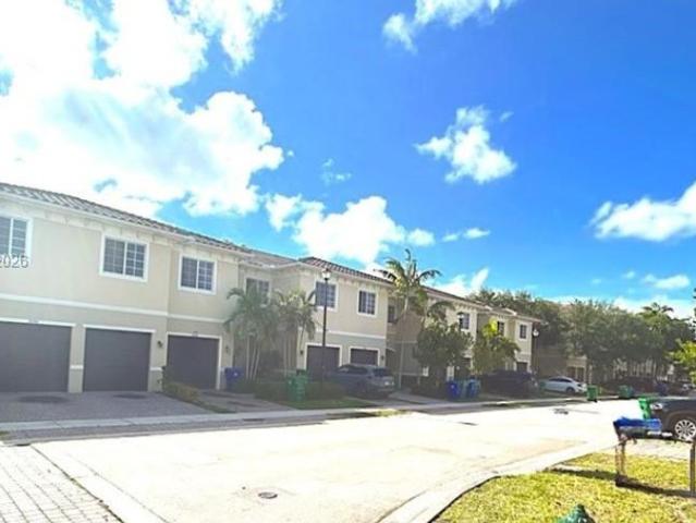 2 bedroom luxury Townhouse for rent in Miramar, United States