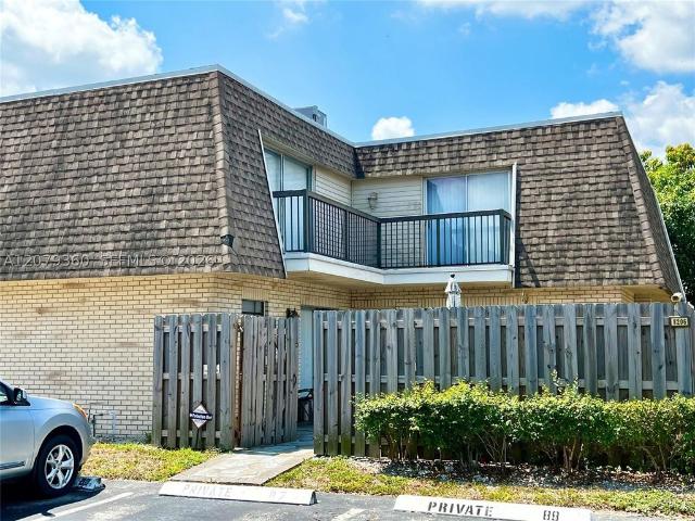 2 bedroom luxury Townhouse for rent in North Lauderdale, Florida