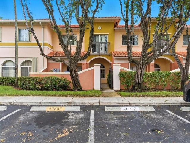 2 bedroom luxury Townhouse for rent in North Lauderdale, United States