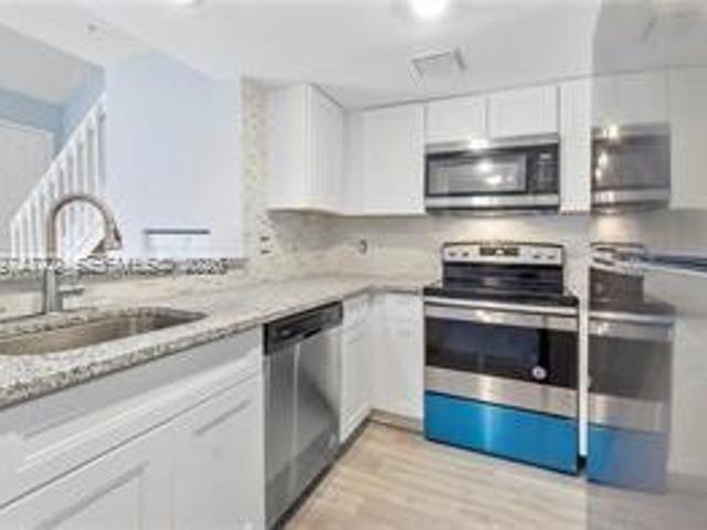 2 bedroom luxury Townhouse for rent in North Lauderdale, United States