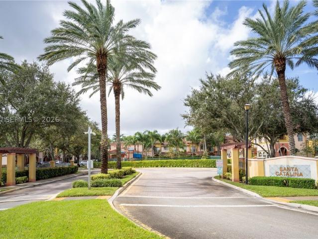2 bedroom luxury Townhouse for rent in North Lauderdale, United States