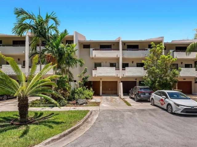 2 bedroom luxury Townhouse for rent in North Miami, Florida