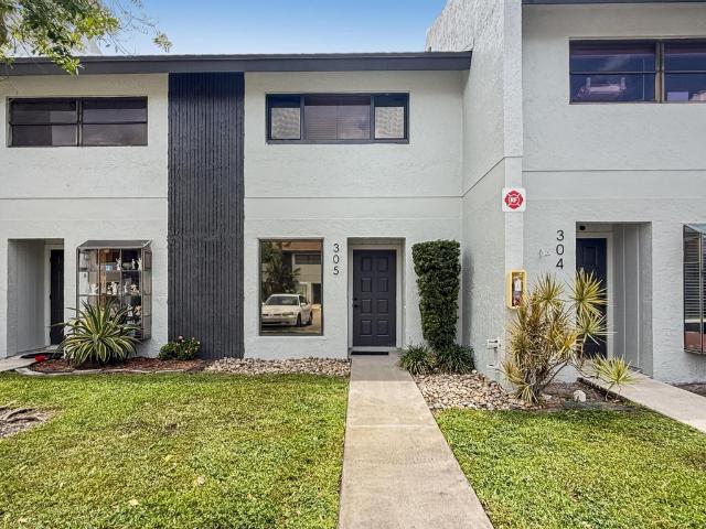 2 bedroom luxury Townhouse for rent in Oakland Park, Florida