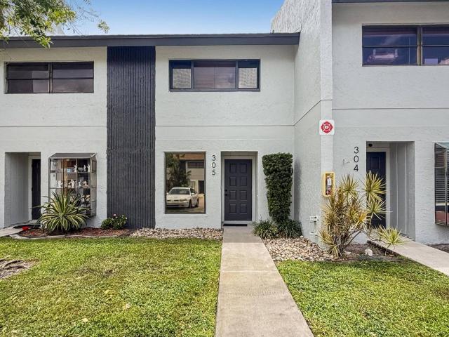 2 bedroom luxury Townhouse for rent in Oakland Park, Florida