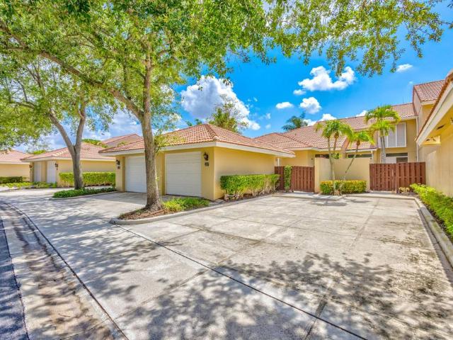 2 bedroom luxury Townhouse for rent in Palm Beach Gardens, Florida