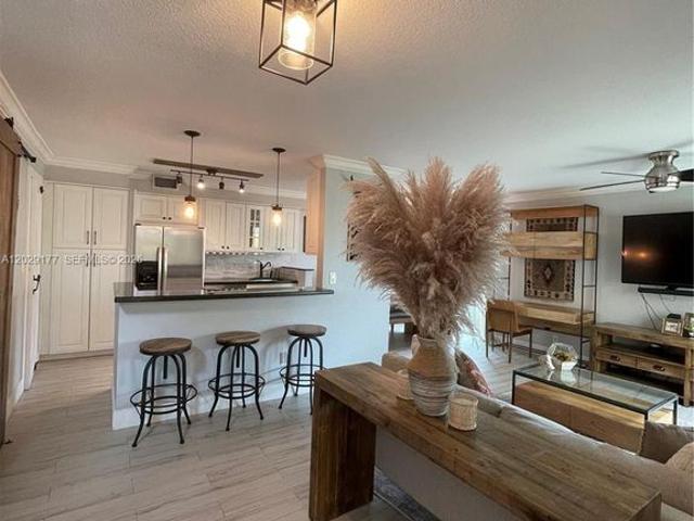 2 bedroom luxury Townhouse for rent in Palmetto Bay, United States