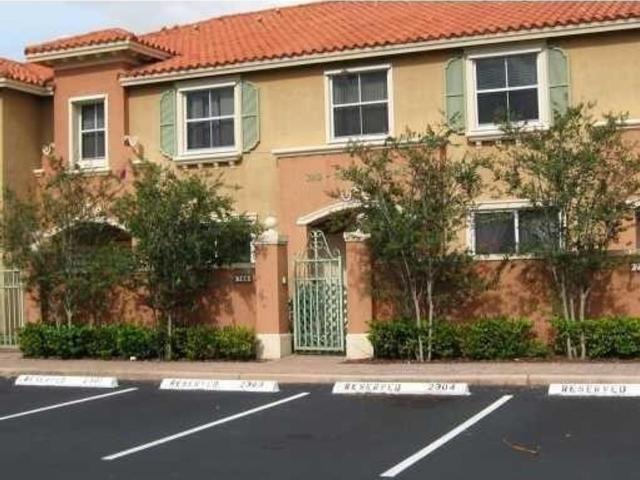 2 bedroom luxury Townhouse for rent in Pembroke Pines, Florida