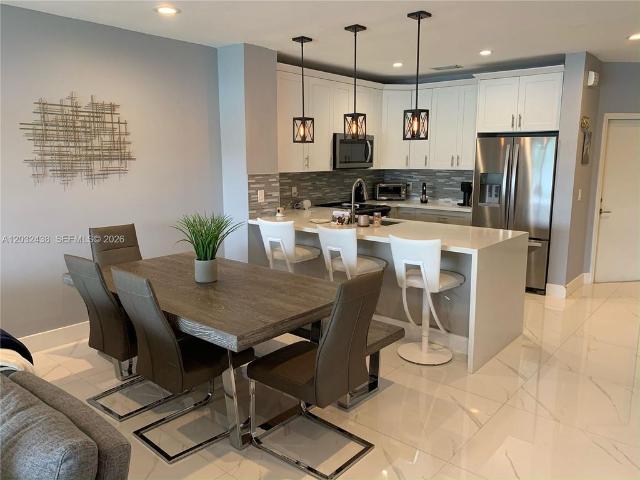 2 bedroom luxury Townhouse for rent in Pembroke Pines, Florida