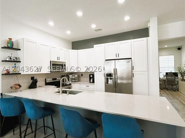 2 bedroom luxury Townhouse for rent in Pembroke Pines, Florida