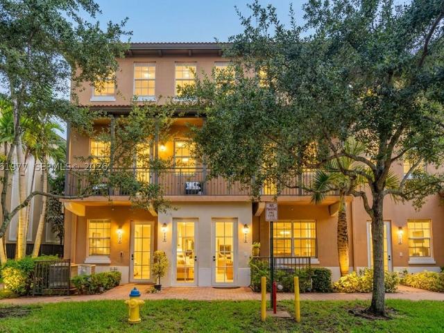 2 bedroom luxury Townhouse for rent in Pembroke Pines, Florida
