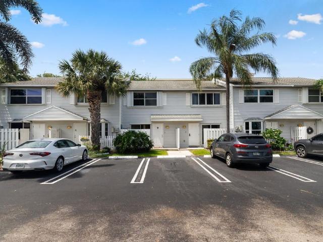 2 bedroom luxury Townhouse for rent in Pompano Beach, Florida