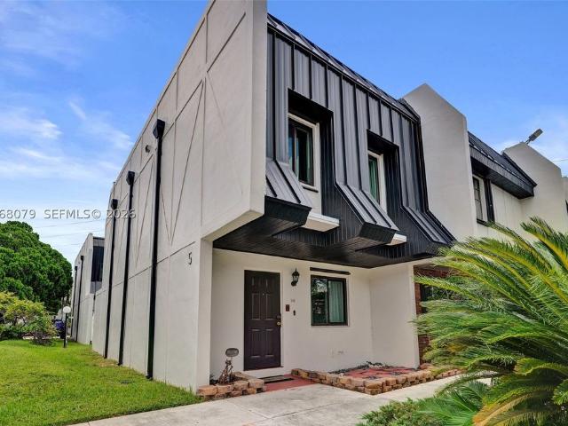 2 bedroom luxury Townhouse for rent in South Miami, United States