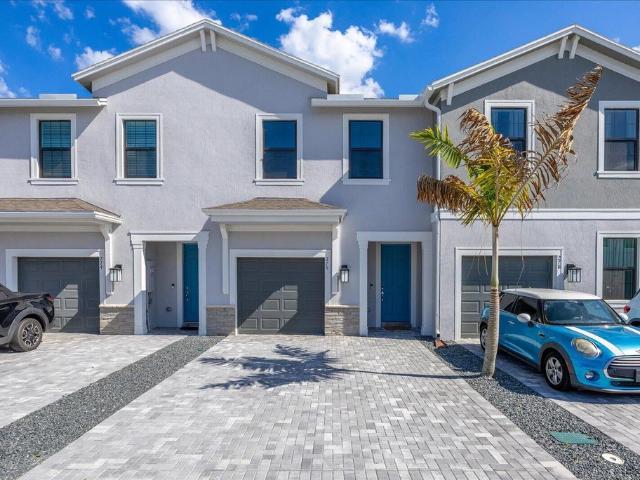 2 bedroom luxury Townhouse for rent in Stuart, United States
