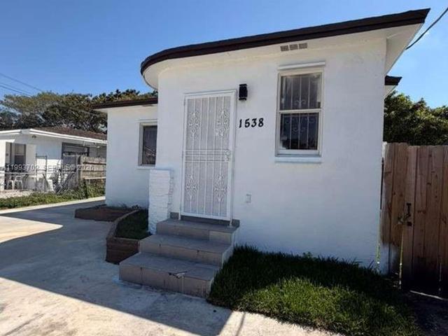 2 bedroom luxury Villa for rent in Miami Heights Trailer Park, Florida