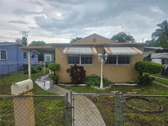 2 bedroom luxury Villa for rent in Miami Heights Trailer Park, Florida