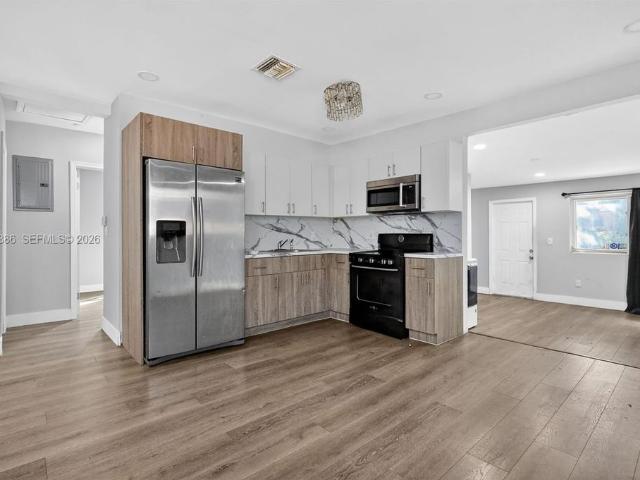 2 bedroom luxury Villa for rent in Miami Heights Trailer Park, Florida