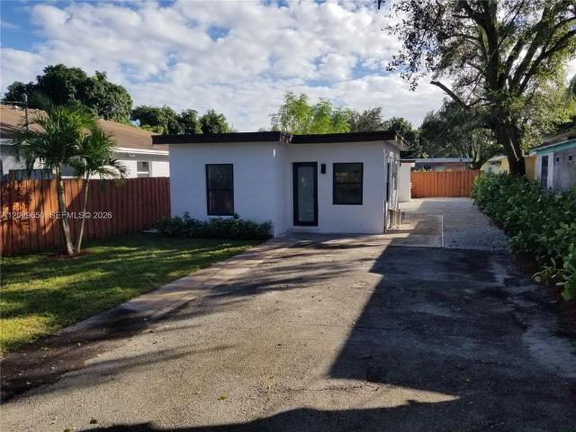 2 bedroom luxury Villa for rent in Miami Heights Trailer Park, Florida