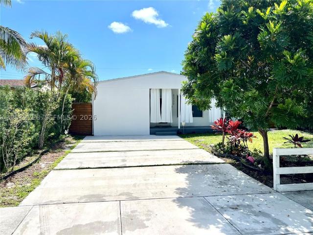 2 bedroom luxury Villa for rent in Oakland Park, Florida