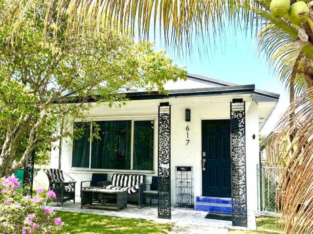 2 bedroom luxury Villa for rent in Lake Worth, Florida