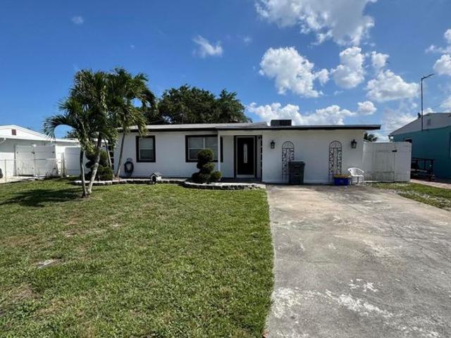 2 bedroom luxury Villa for rent in Lake Worth, Florida