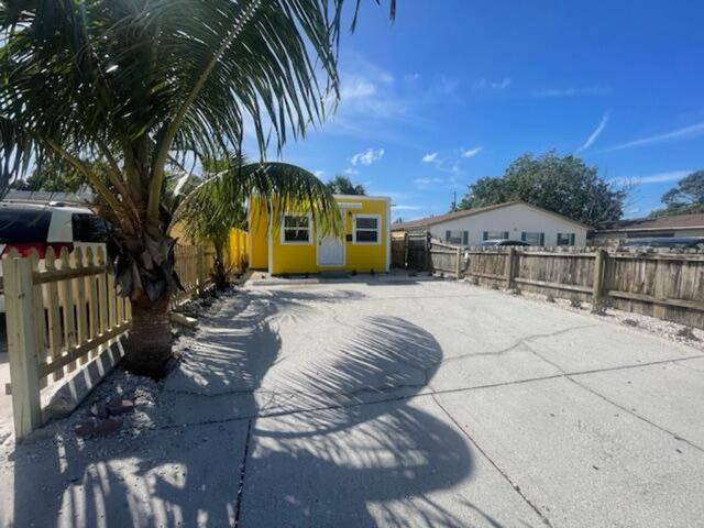 2 bedroom luxury Villa for rent in Lake Worth, United States