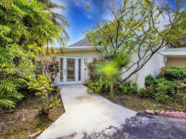 2 bedroom luxury Villa for rent in Pinecrest, United States