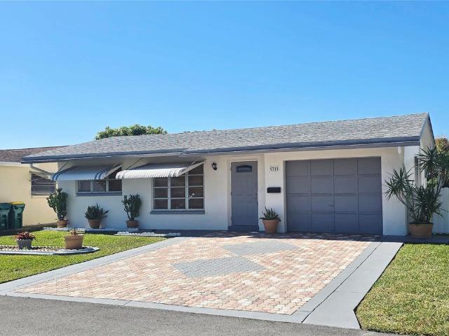 2 bedroom luxury Villa for rent in Tamarac, Florida