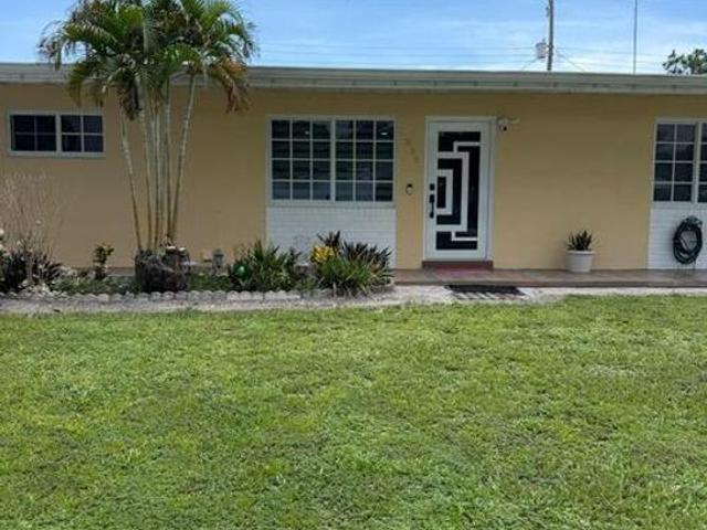 2 bedroom luxury Villa for rent in West Palm Beach, Florida