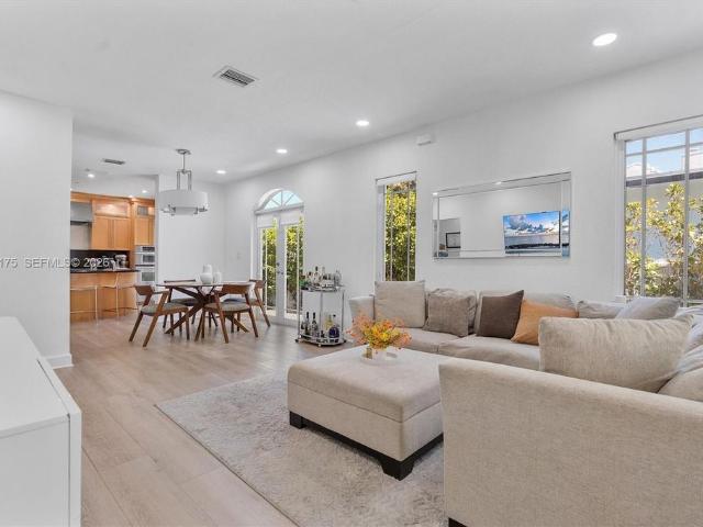 2 bedroom luxury Villa for sale in Miami, Florida