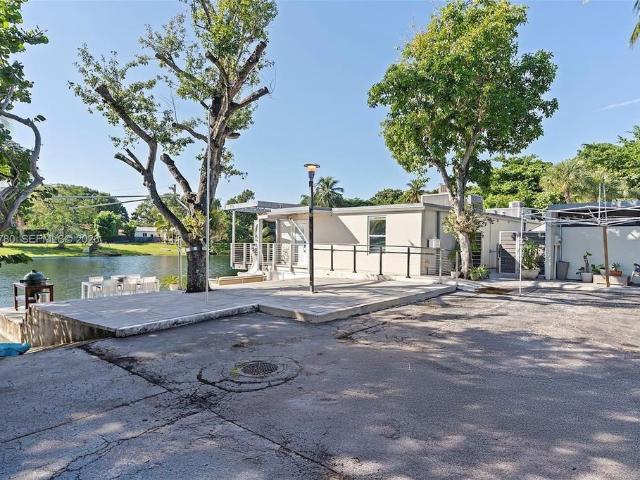 2 bedroom luxury Villa for sale in Miami Lakes, Florida