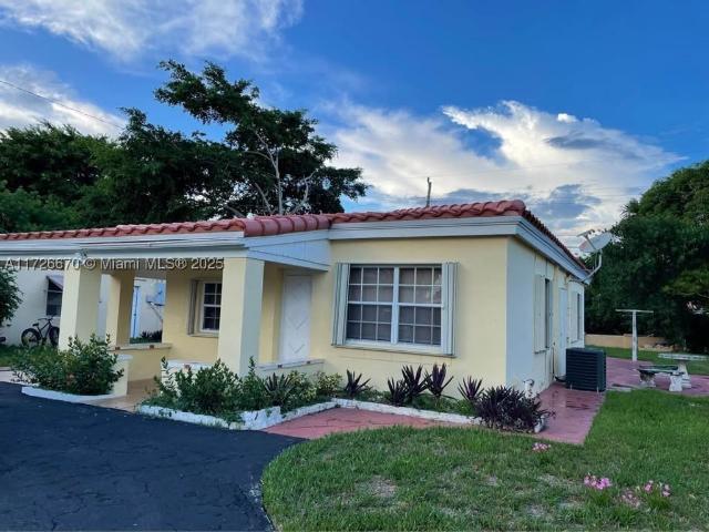 2 bedroom luxury Villa for sale in North Miami Beach, Florida