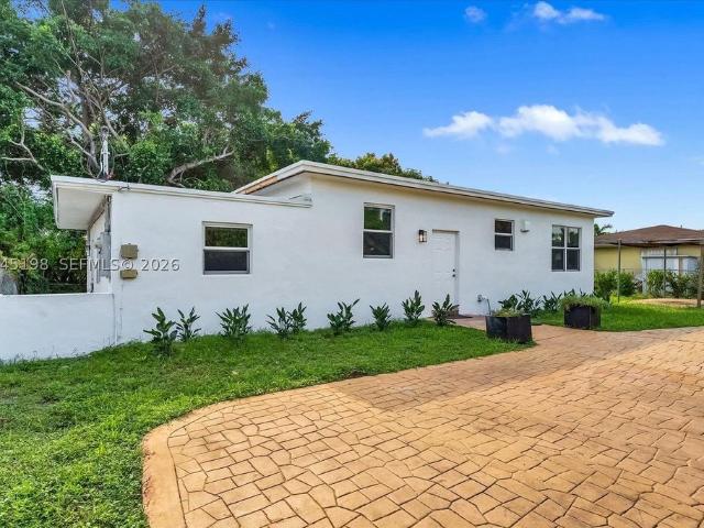 2 bedroom luxury Villa for sale in North Miami, Florida