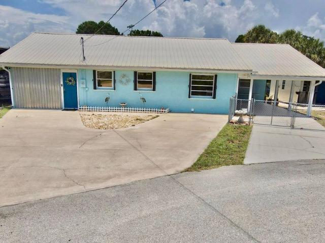 2 bedroom luxury Villa for sale in Okeechobee, Florida