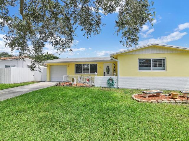 2 bedroom luxury Villa for sale in Cooper City, Florida