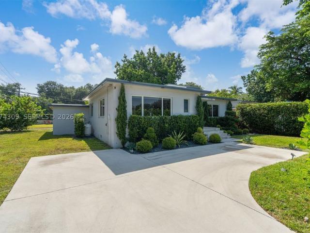 2 bedroom luxury Villa for sale in El Portal, Florida