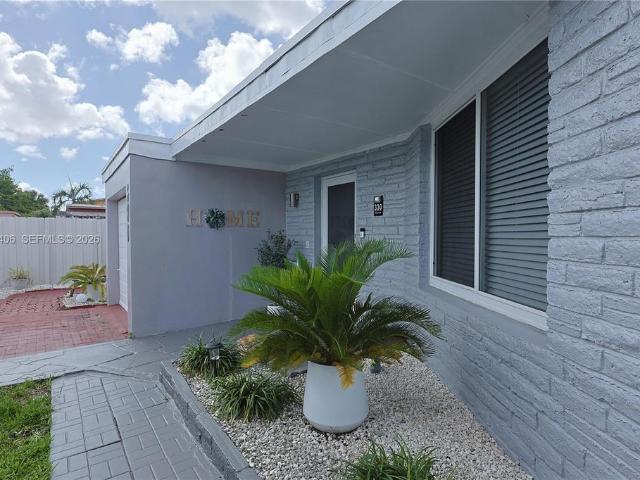 2 bedroom luxury Villa for sale in Hialeah, Florida