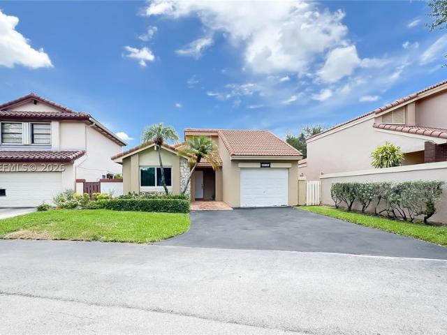 2 bedroom luxury Villa for sale in Hialeah, Florida