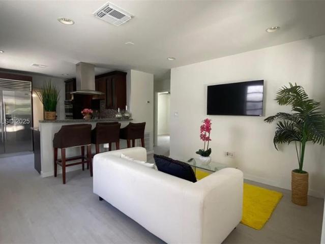 3 bedroom luxury Villa for sale in Hollywood, United States
