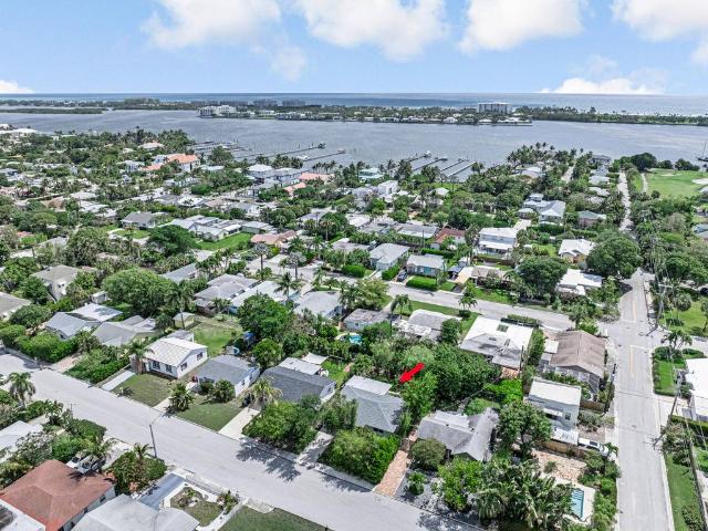 2 bedroom luxury Villa for sale in Lake Worth, Florida