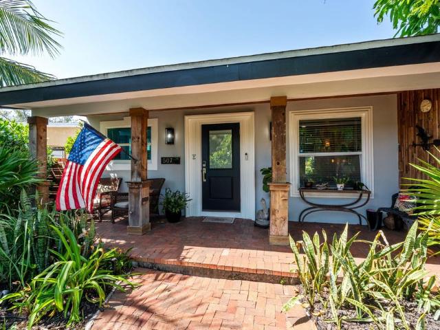 2 bedroom luxury Villa for sale in Lantana, Florida