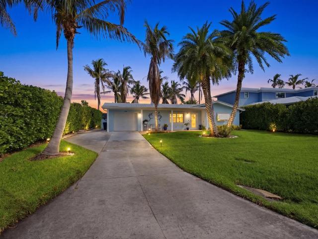 2 bedroom luxury Villa for sale in Palm City, Florida
