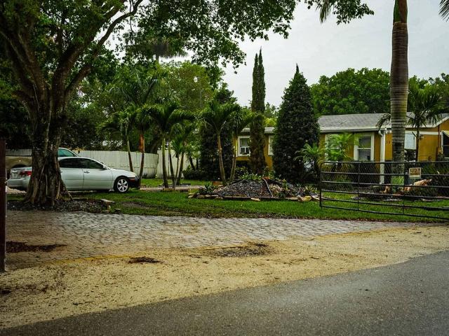 2 bedroom luxury Villa for sale in Palm Springs, Florida