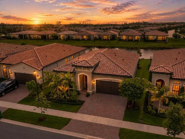 2 bedroom luxury Villa for sale in Parkland, Florida
