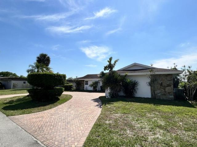 2 bedroom luxury Villa for sale in Tamarac, Florida