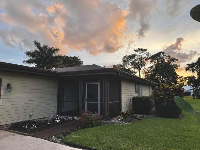 2 bedroom luxury Villa for sale in West Palm Beach, Florida